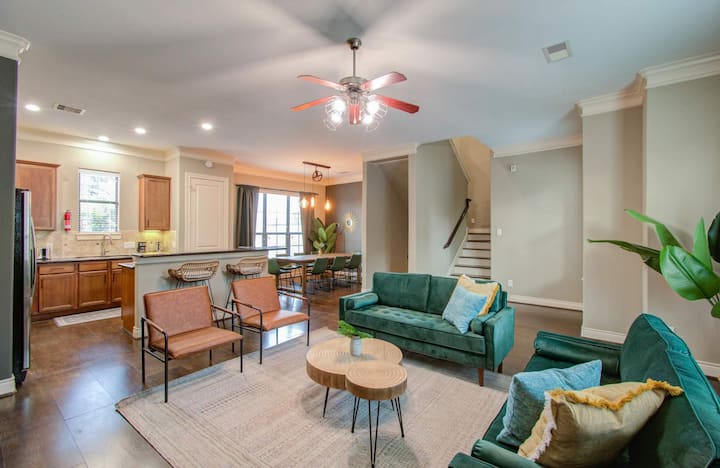 Chic & Central 3-bd Townhouse, Mins To Dt - Minute Maid Park Houston