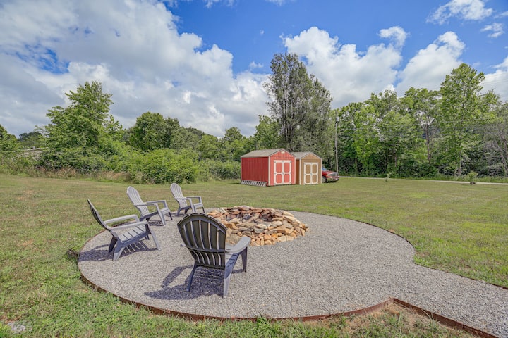 Peaceful Bluff City Retreat W/ Fire Pit & Grill - Bristol, TN