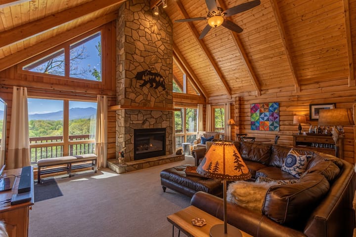 Angels Envy: Spacious Getaway, Hot Tub, Views - Blowing Rock, NC