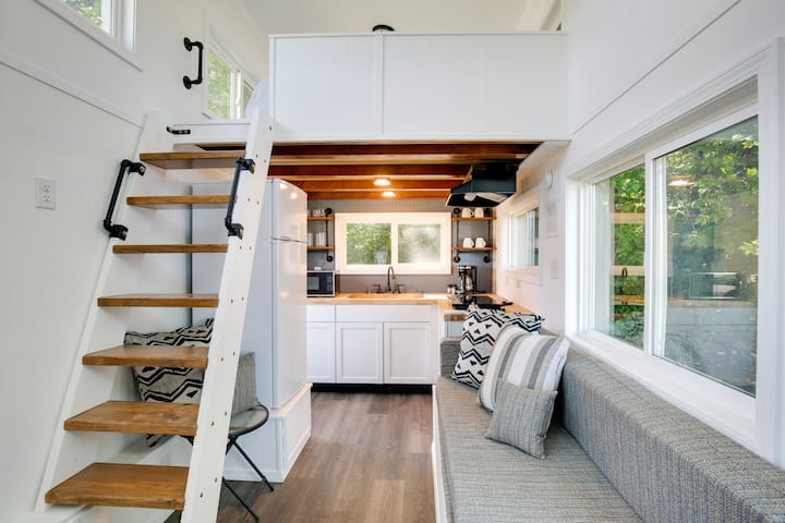 'The Chardonnay Chalet' Defiance Studio Trail! - Cedar Lake, Augusta