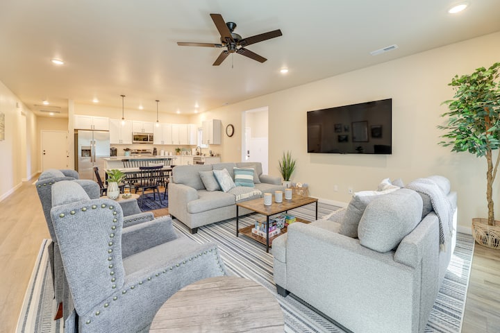 Family-friendly Florence Home: 3 Mi To The Coast! - Florence, OR