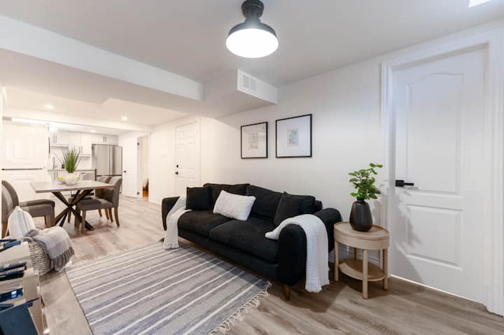 Stylish Central Unit /1-bed-suite/wi-fi/parking - 브램턴