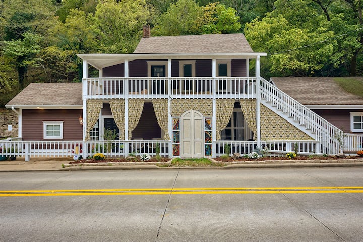 Chateau Cottage - Ground Floor Downtown - Eureka Springs, AR