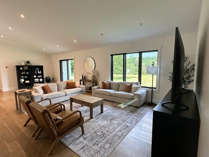 Peaceful Home W/ Porches & Mountain Views - Manchester, VT