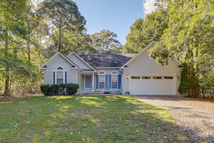 Dog-friendly Family Retreat Near Chincoteague Bay! - Chincoteague, VA