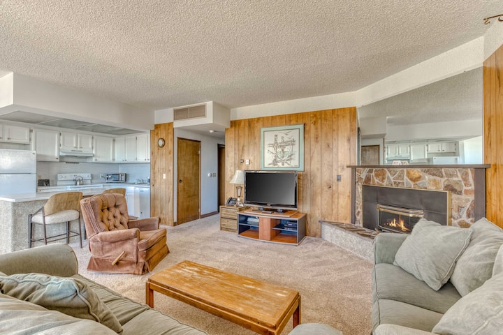 Sand & Sea (114) Bilberry - Retro Beachfront Build - Seaside, OR