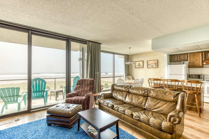 Sand & Sea (304) Retro Chic - Beachfront Retreat - Seaside, OR