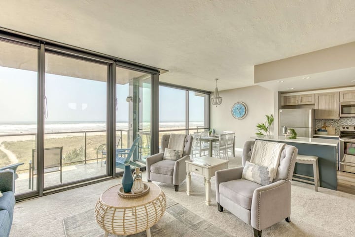 Sand & Sea (308) Just Enuf - Lux Beachfront Condo - Cannon Beach