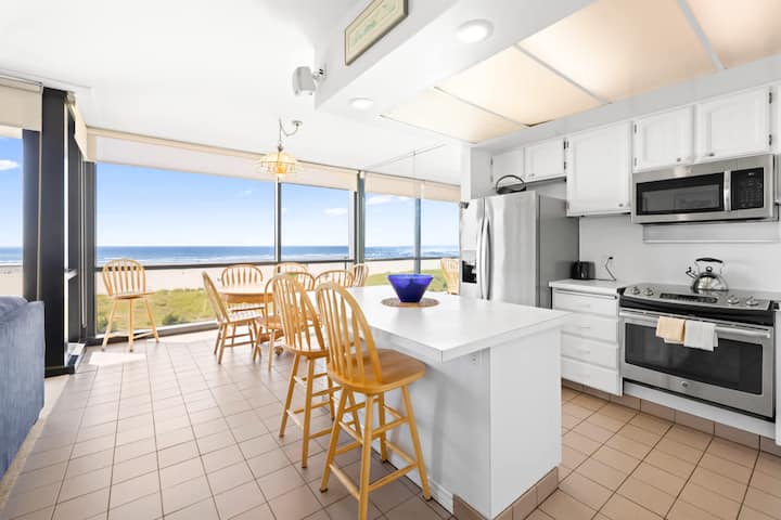 Sand & Sea (402) Water's Edge Panoramic Views - Seaside, OR