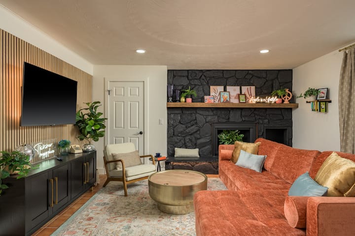 Cozy Fireplace + Mtn Views | Patio W/fire Pit | Dt - Country Club - Denver