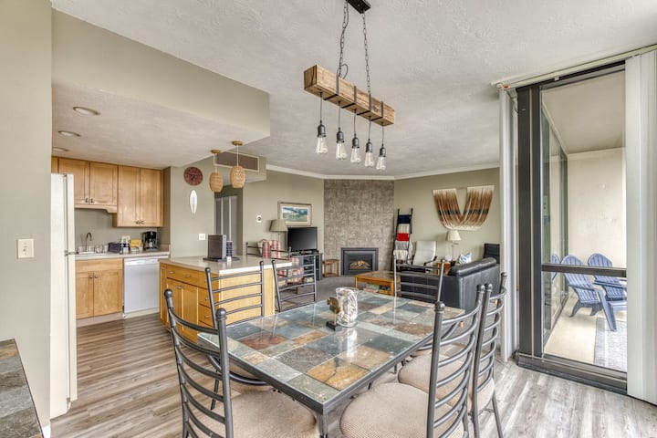 Sand & Sea (414) Hang 10 Hideaway - Ocean View Dog - Seaside, OR