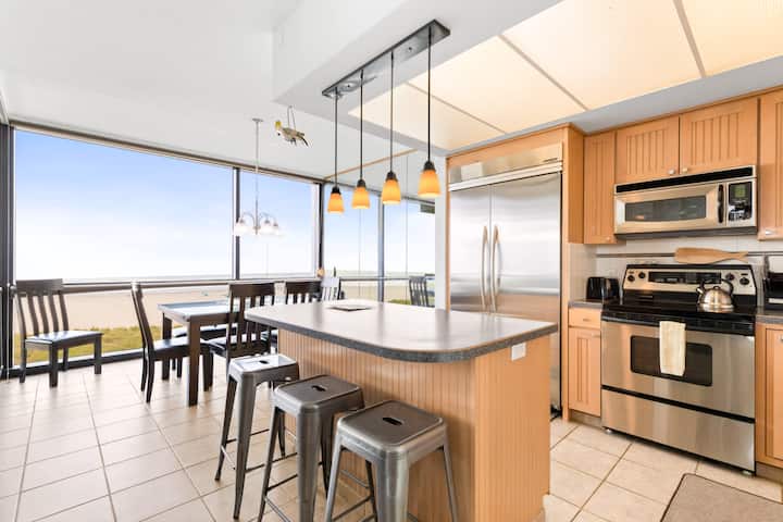 Sand & Sea (500) Maritime - Beachfront Views - Seaside, OR