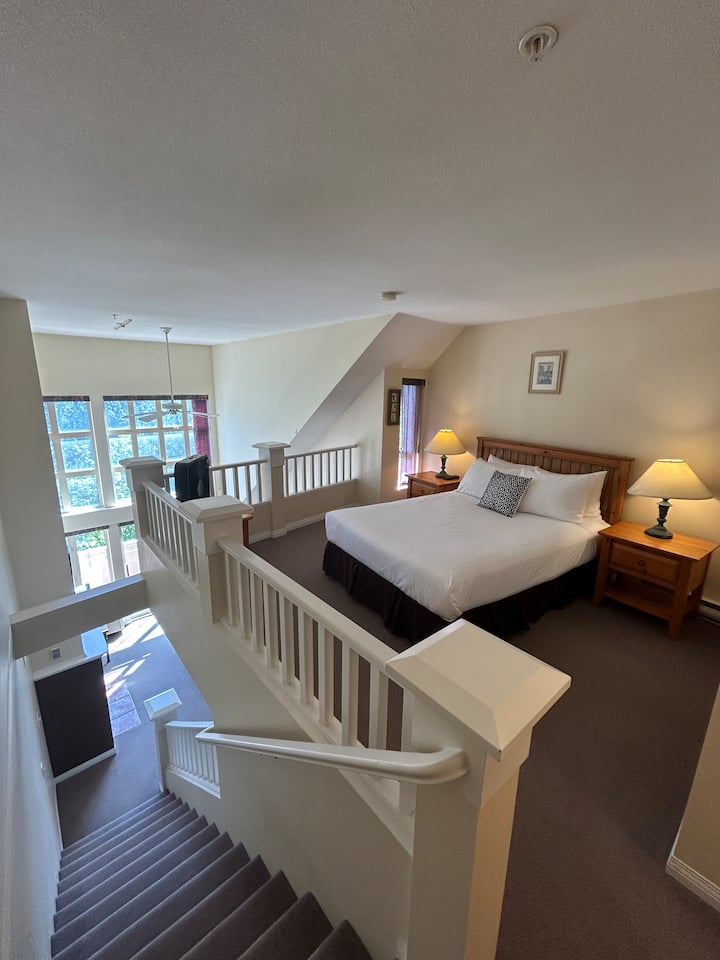 Classic Loft With Golf Course View - 309 - Kelowna
