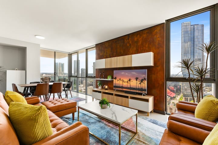 Central 2-bed With Parking & Stunning Views - Parramatta