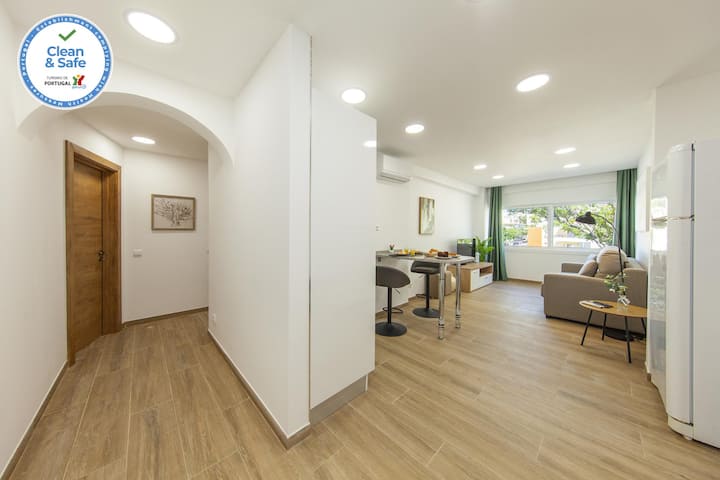 B82 - Albino's Flat In Lagos - Lagos