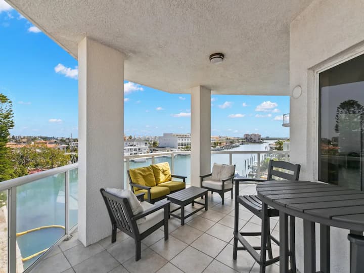 Pristine Beachfront Condo In Clearwater - Clearwater Beach, FL