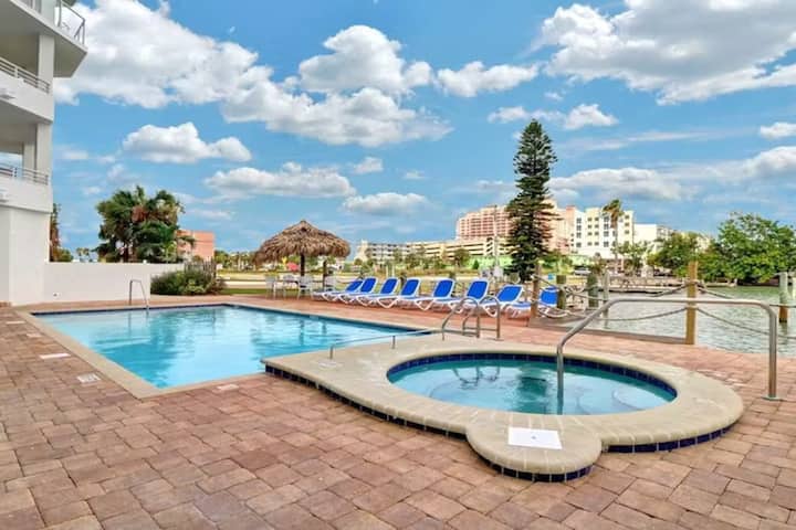 Pristine Beachfront Condo In Clearwater - Clearwater Beach, FL