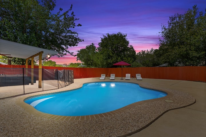 Pool Oasis By Seaworld | 5 Bedrooms | Game Room - San Antonio, TX