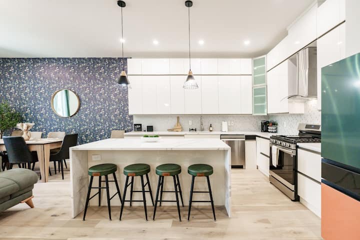 Getaway! Walk To Coffee And Food -2 Car Garage! - Nashville, TN
