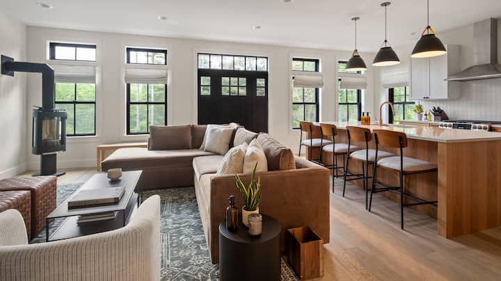 Luxury Stowe Townhome | Near Downtown - Stowe, VT