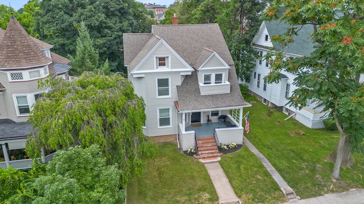 City Of Canandaigua | 4 Br | 5 Mins To All Venues - Finger Lakes, NY