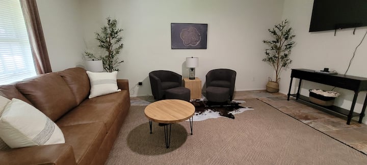 3 Br Near Airport | Fast Wifi | Pet Friendly - Alabama Safari Park