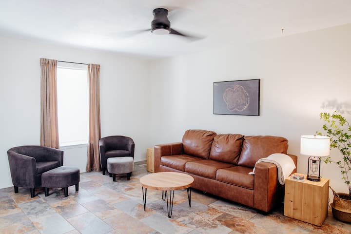 Room To Unwind  3br + Fenced Yard - Alabama Safari Park