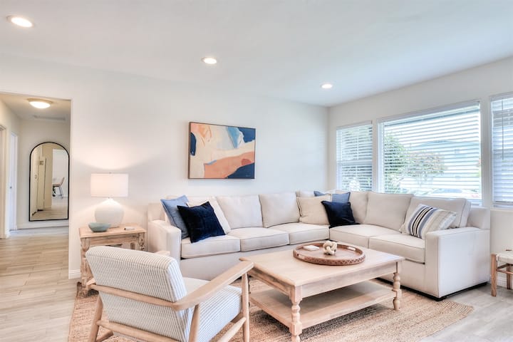 Beachside Bliss: Spacious  3br, Steps To Ocean - Oceanside, CA