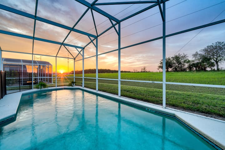 Home W/ 2 Living Spaces, Games, Pool: 11 Mi To Wdw - Davenport, FL