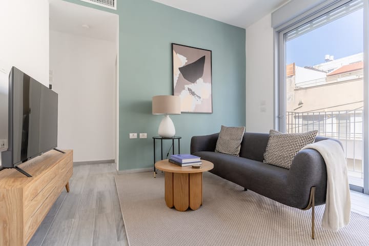 Blueground | Florentine, Bright, 2 Balconies - Tel Aviv
