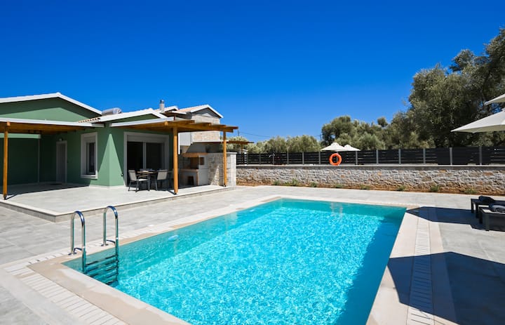 Small Halipoma Odysseas Into Lefkada Town Close - レフカダ島