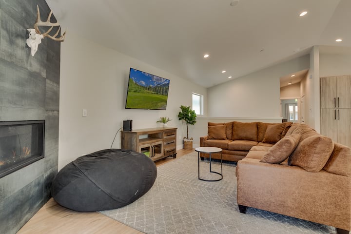 Relaxed Home W/ Hot Tub & Balcony - South Lake Tahoe, CA