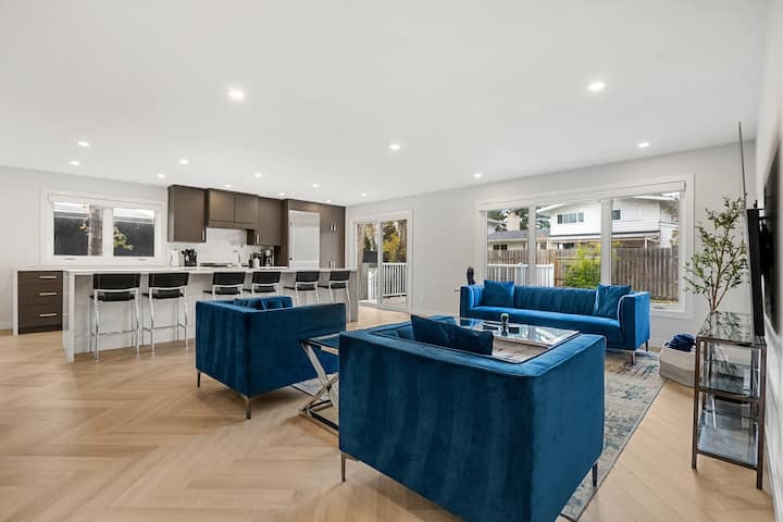 Prestigious Retreat W Gym, Ac, Office, 5br, Cable - Calgary