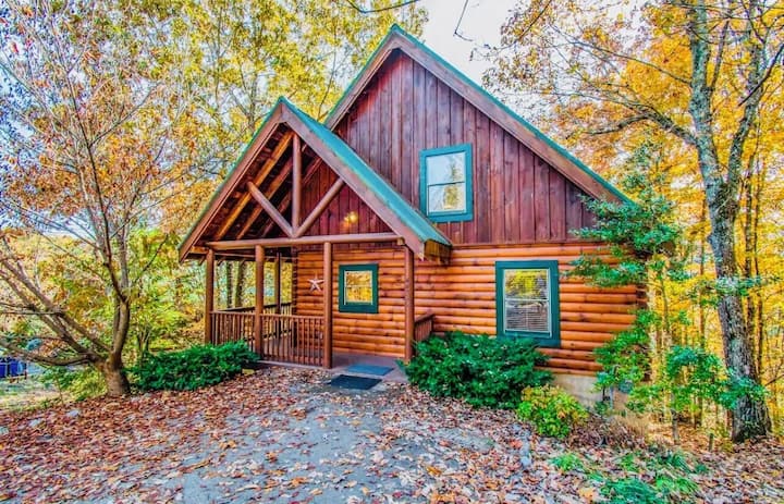 Cozy Cabin W/ Hot Tub & Game Loft | Near Dollywood - Pigeon Forge