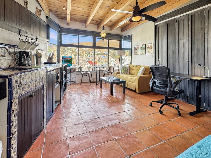 Spacious Studio Boasting Breathtaking Views - Guanajuato