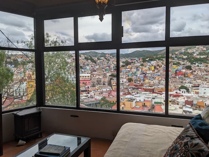 Spacious Studio Boasting Breathtaking Views - Guanajuato