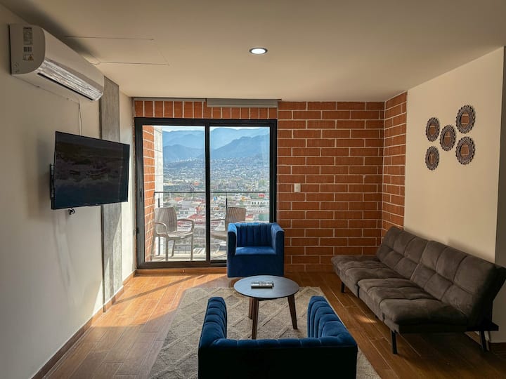 Modern 2 Bedroom Near Main Streets - Monterrey