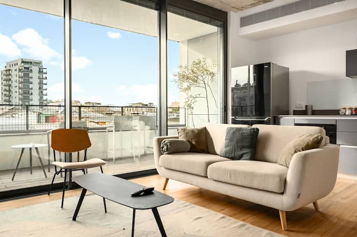Chic High-end Stay 1br 63 Sqm |Balcony|parking|gym - Tel-Aviv