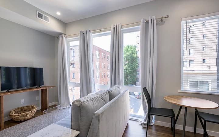 Sojourn On 17th | Pets Welcome | #302 - Washington, D.C., DC