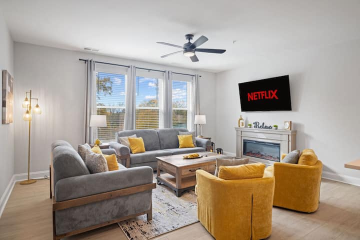 New Luxury Condo, Rooftop Terrace, Ev Charger! - Wake Forest, NC