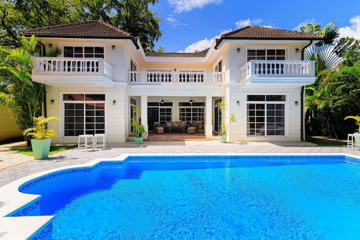 4-br Luxury Villa W/pool, 2 Min Walk To Beach - Sosúa