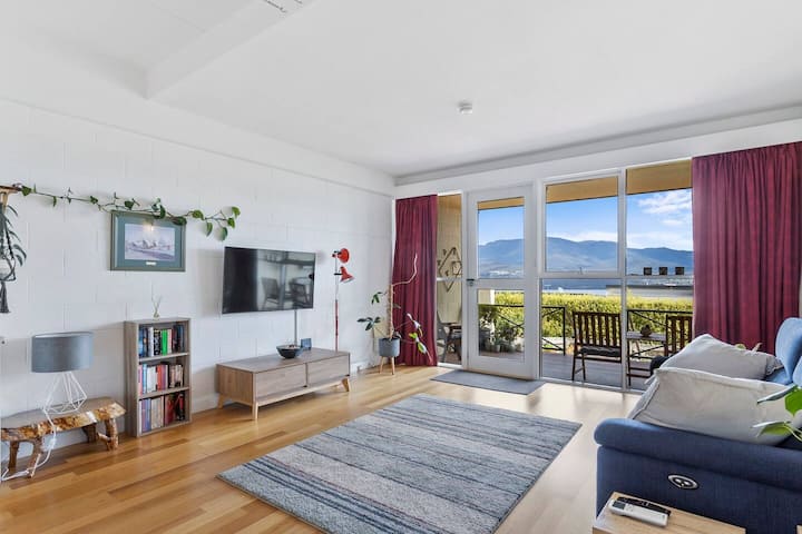 Eastern Shore Escape—panoramic Modern Comforts - Hobart