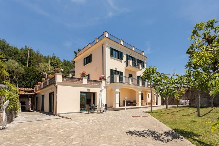 Villa Yuri With Private Pool - Vico Equense