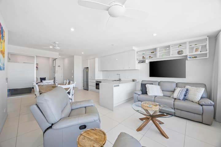 Nova Ocean & Hinterland Views Mooloolaba Apartment - Alexandra Headland