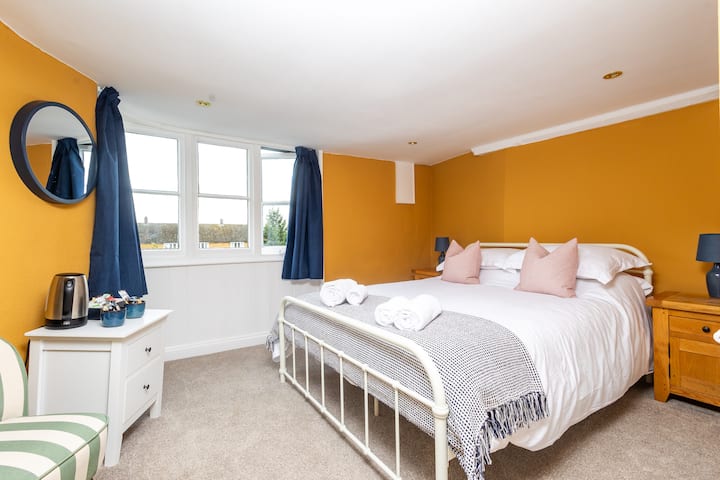 Superior King Size Room With Ensuite Bathroom - Banbury