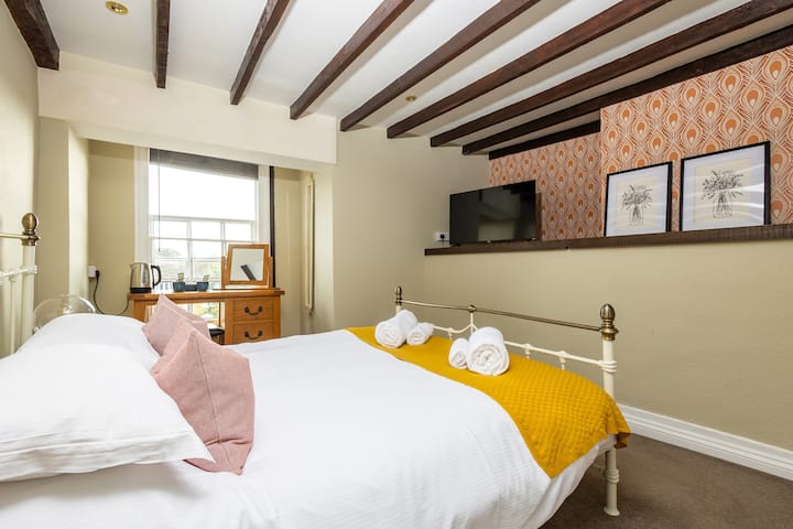 Superior King Size Room With Ensuite Bathroom - Banbury