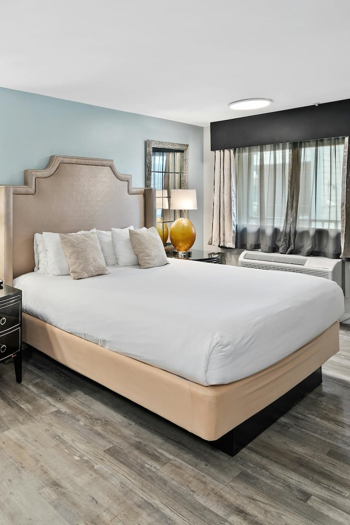 Fresh Cookies Daily 4-6pm - Laguna Beach, CA