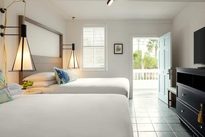 Key West Retreat For Families With Outdoor Pool - Key West, FL
