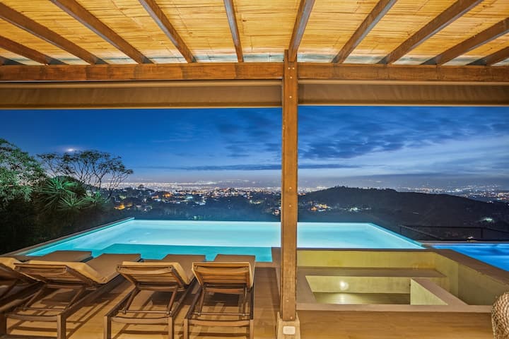Family Getaway: Farmhouse With Pool & Jacuzzi - カリ