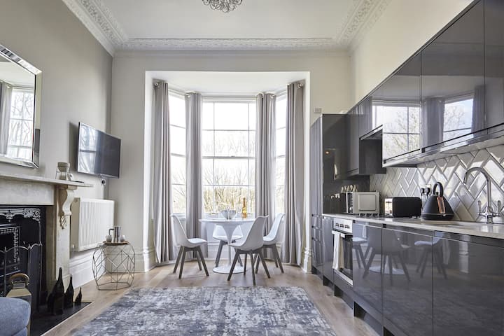 Ground Floor, 2 Bedroom Apartment In Clifton - Bristol